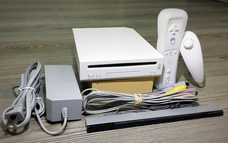 wii全套主機 (完整中文化改機) 內建強化器把手--內建遊戲+再加贈遊戲光碟 | 露天市集 | 全台最大的網路購物市集